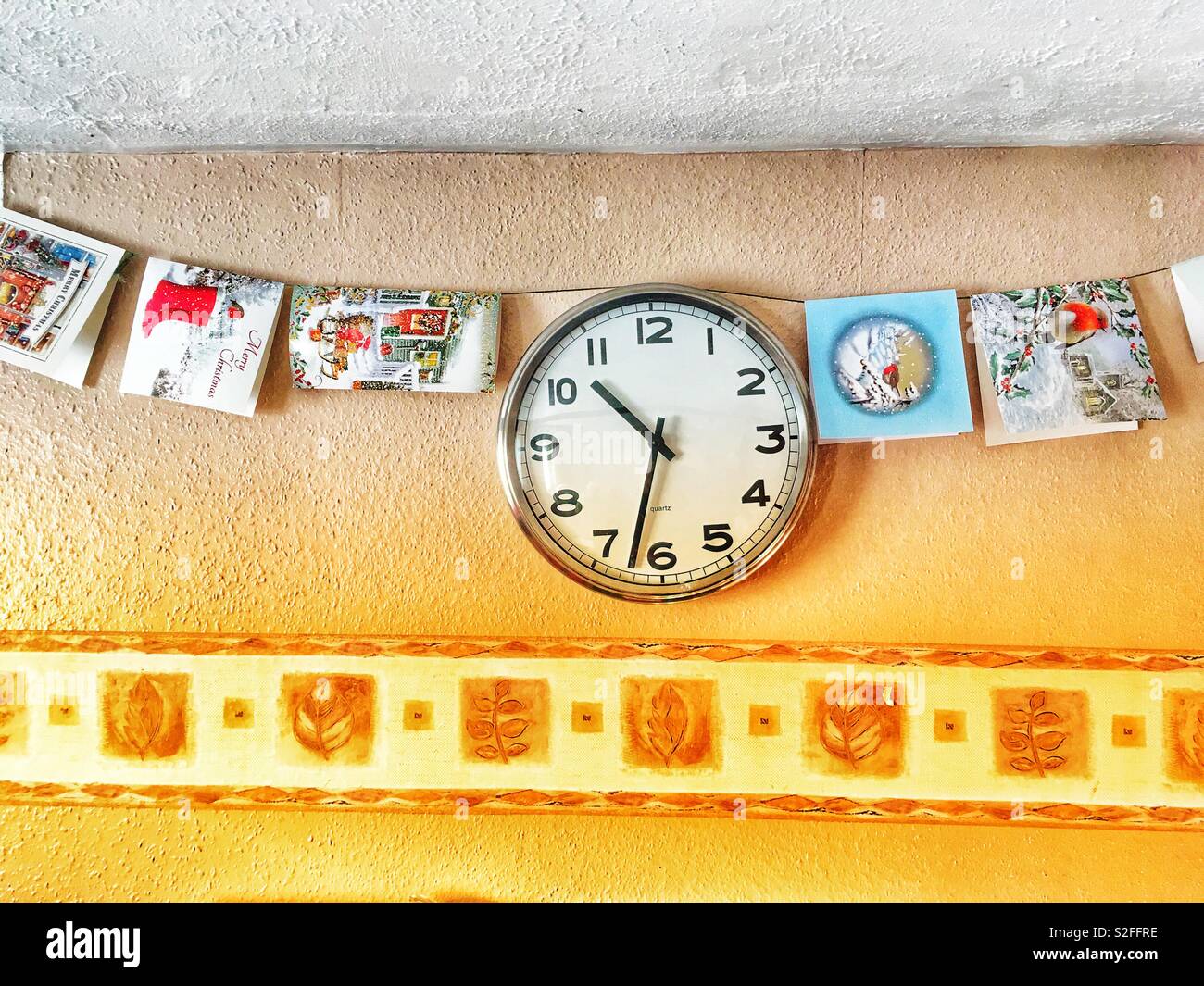 Christmas cards hanging by a string Stock Photo - Alamy