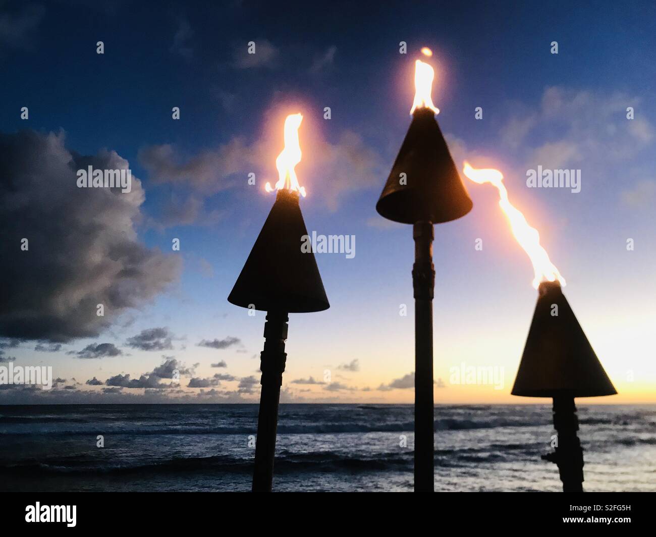 Tiki torches hawaii hi-res stock photography and images - Alamy