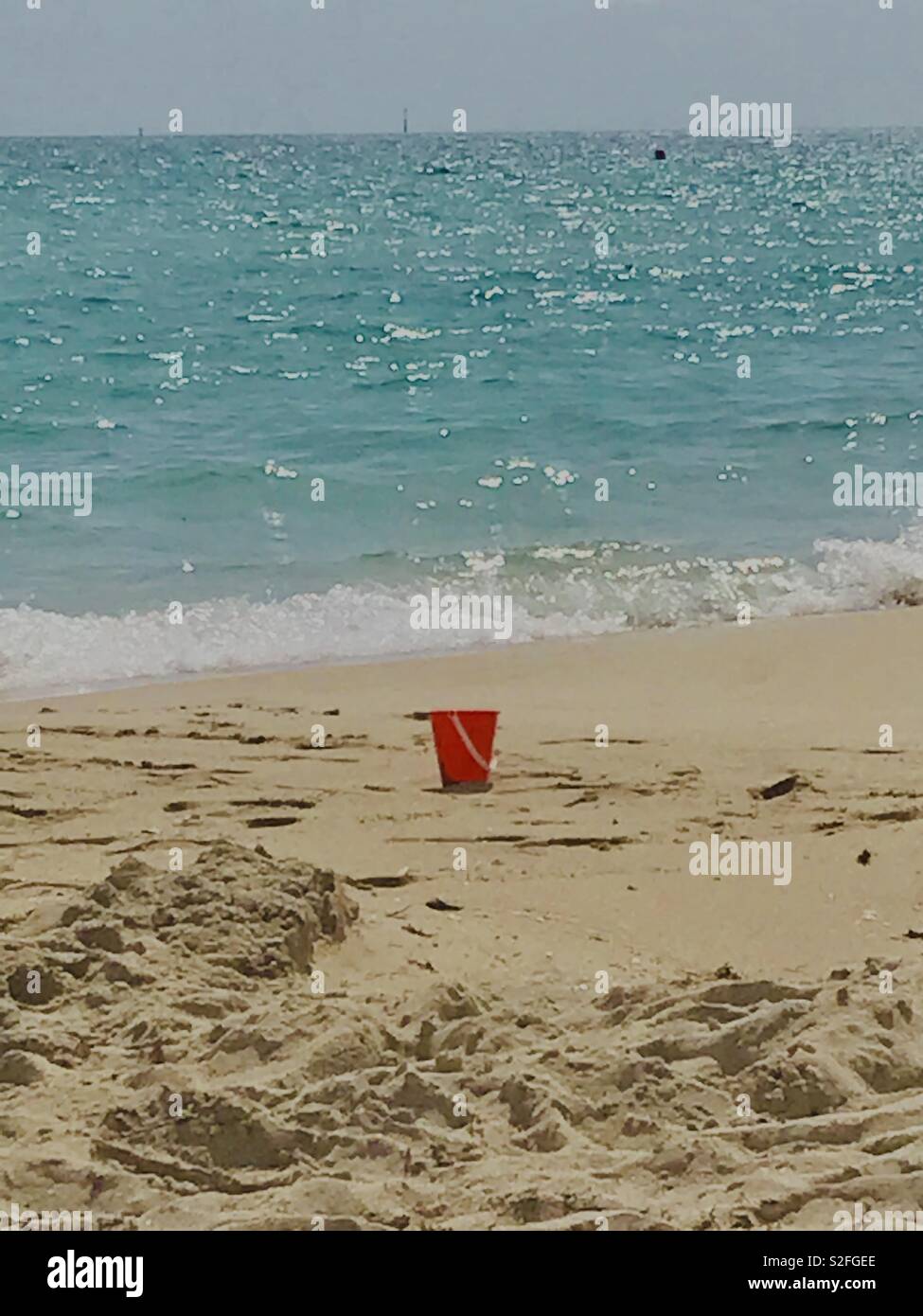 Standing on bucket hi-res stock photography and images - Alamy