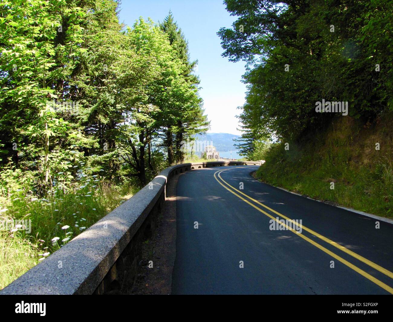 Columbia River gorge road Stock Photo - Alamy