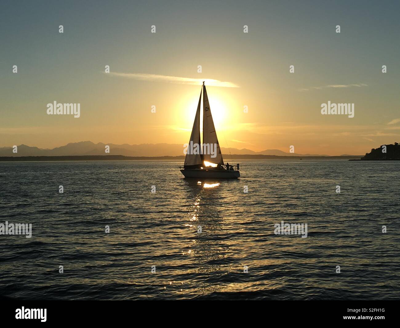 Seattle sailing hi-res stock photography and images - Alamy