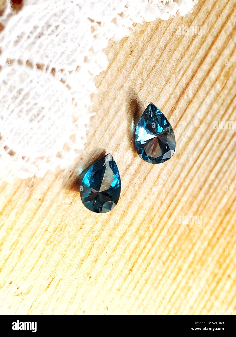 Blue topaz hi-res stock photography and images - Alamy