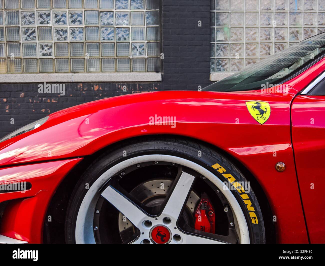 Side of ferrari black hi-res stock photography and images - Alamy
