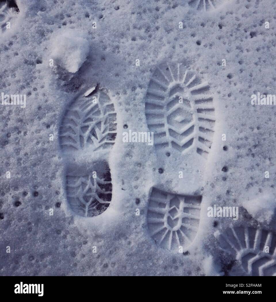 Adult and child’s footprints in the snow Stock Photo - Alamy