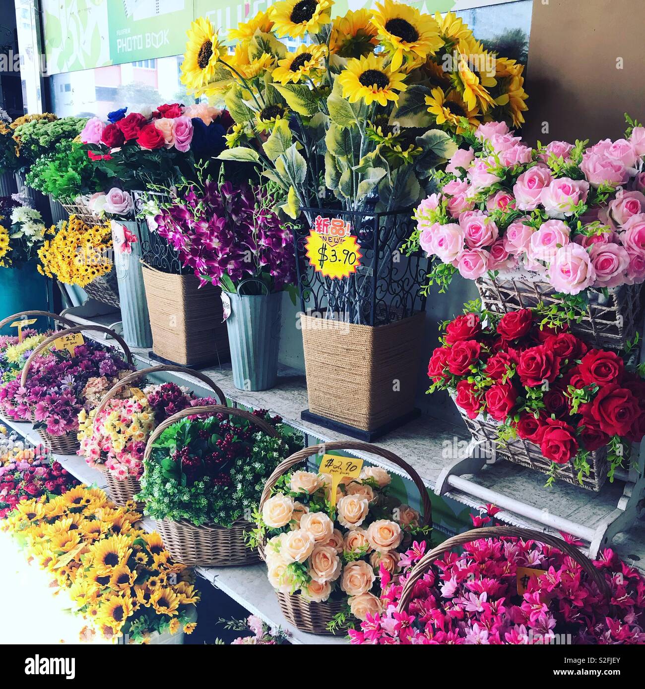 Assortment of flowers hi-res stock photography and images - Alamy