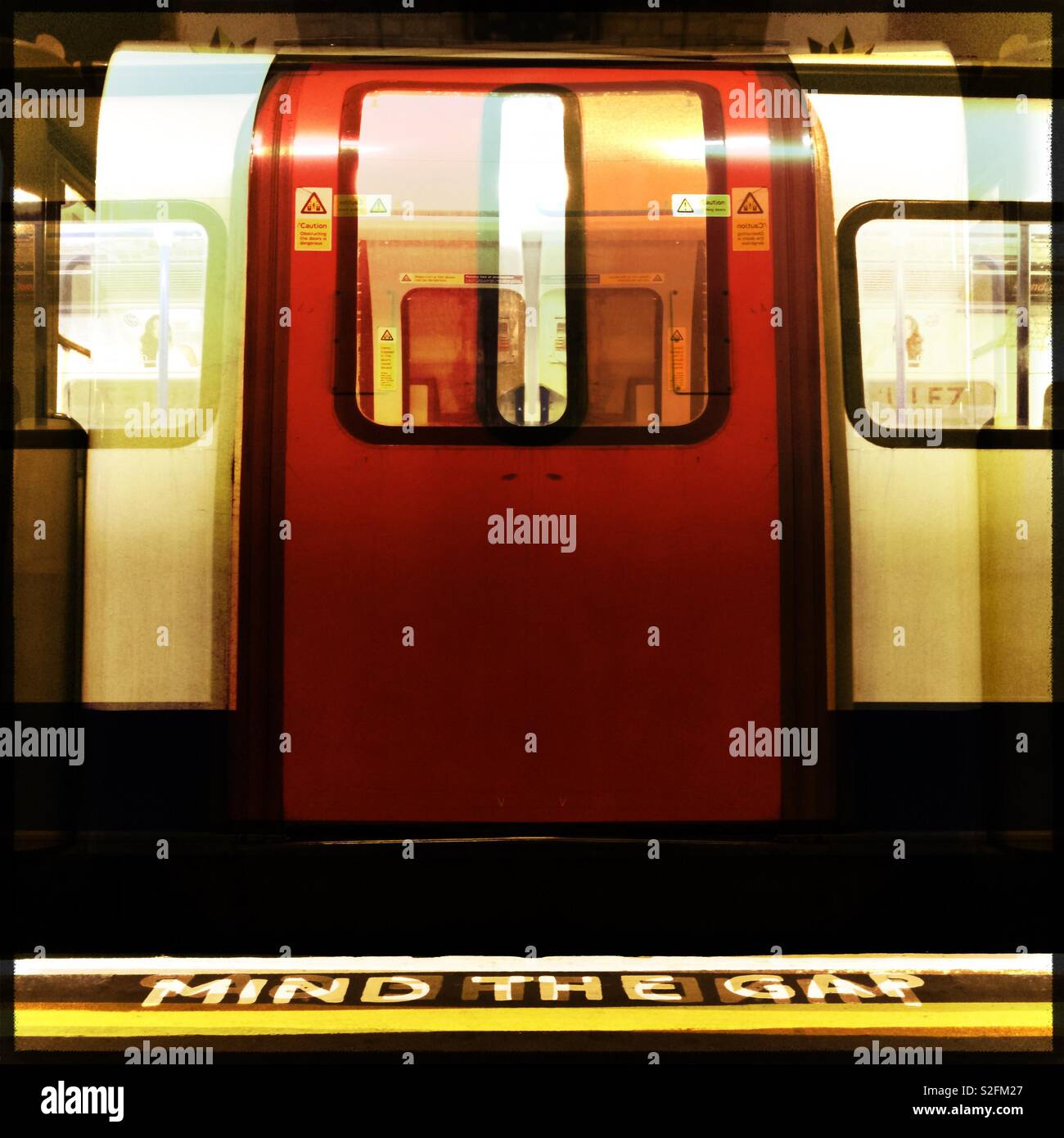 Platform edge doors hi-res stock photography and images - Alamy