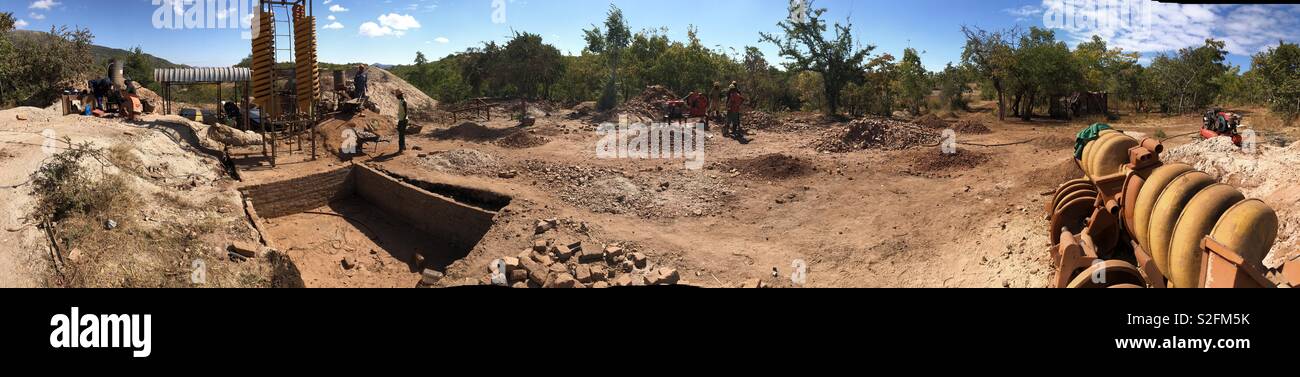 Gold pits hi-res stock photography and images - Alamy
