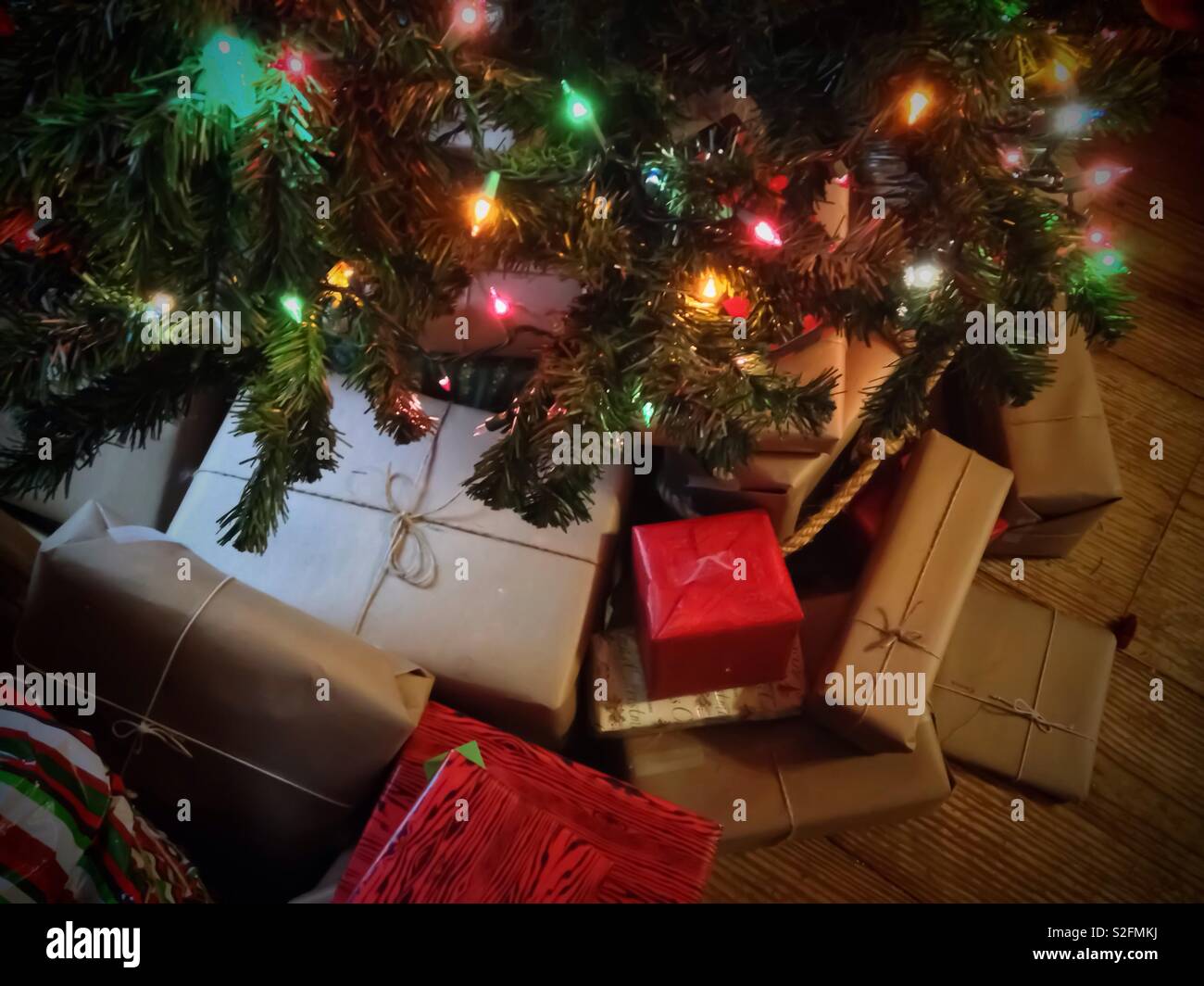 Presents under a christmas tree hi-res stock photography and images - Alamy