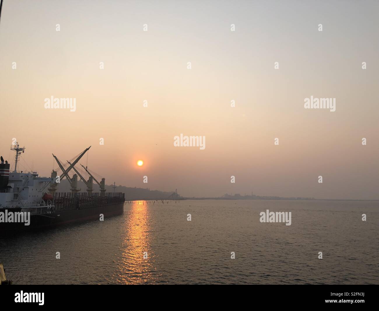 Cargo harbor sunset hi-res stock photography and images - Alamy