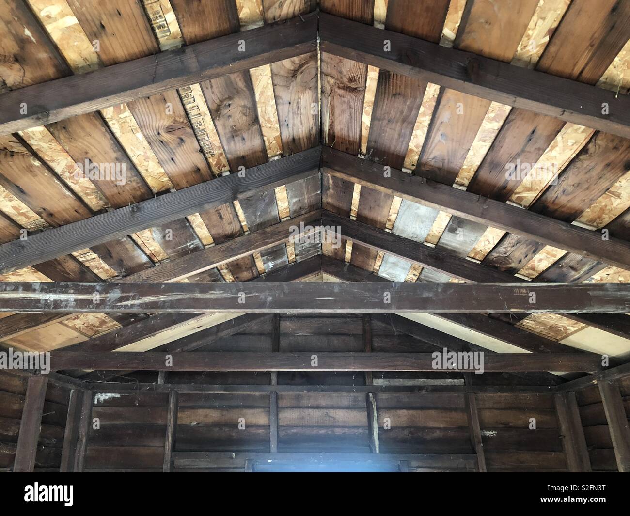 Barn rafters hi-res stock photography and images - Alamy