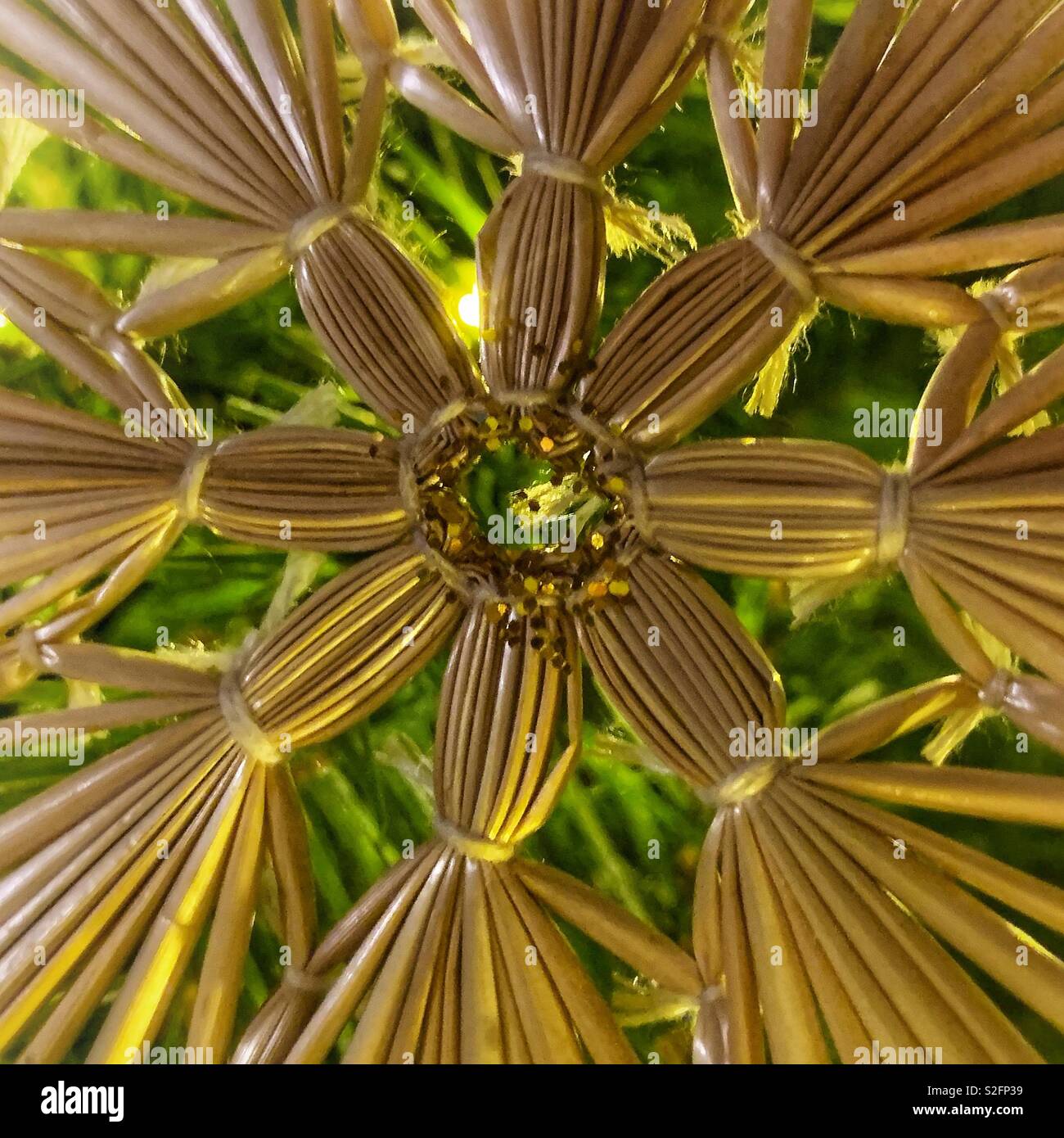 Straw star hi-res stock photography and images - Alamy