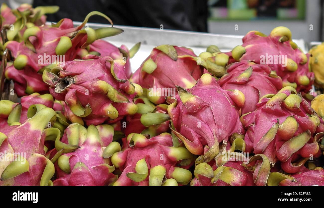 Dragon fruit on display in Chinatown Stock Photo - Alamy