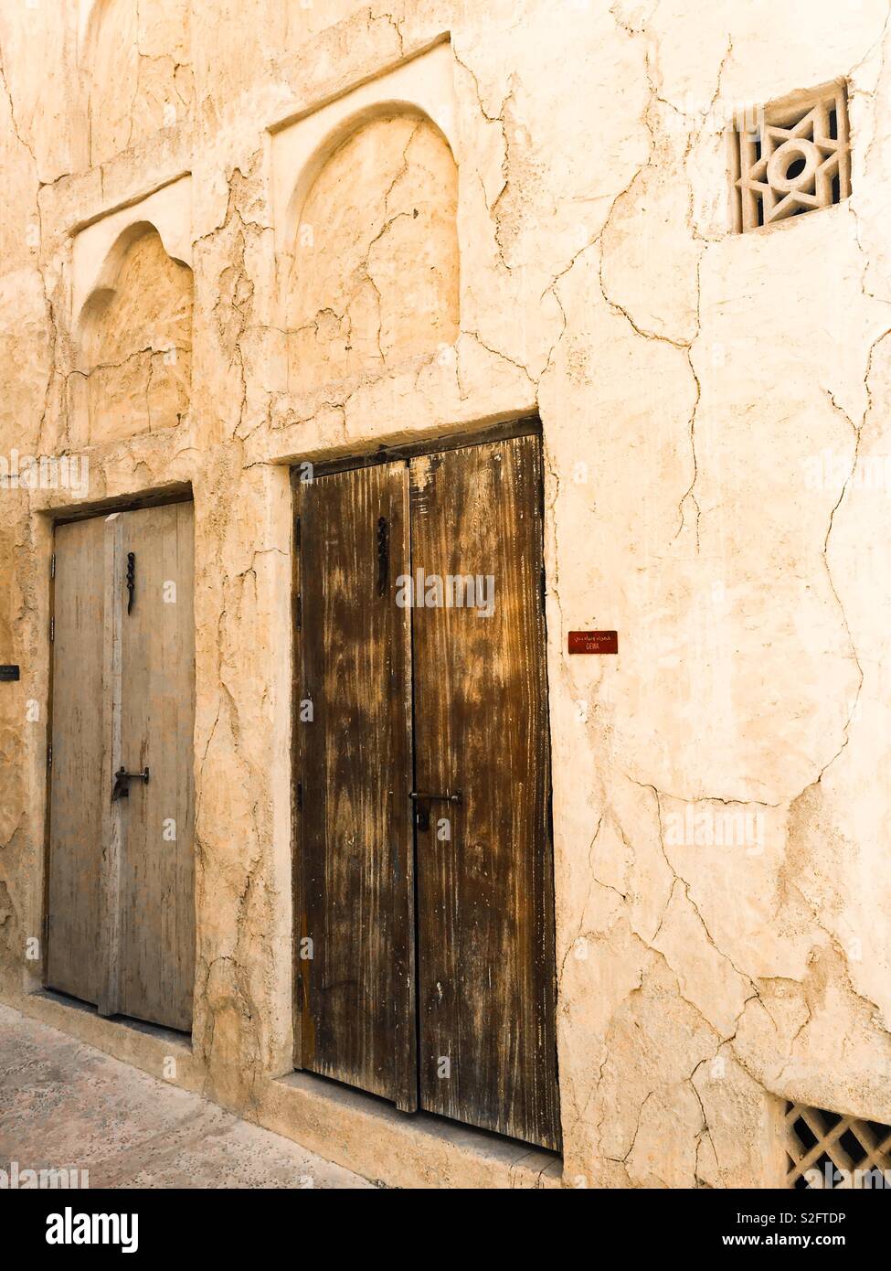 Walls with doors hi-res stock photography and images - Alamy