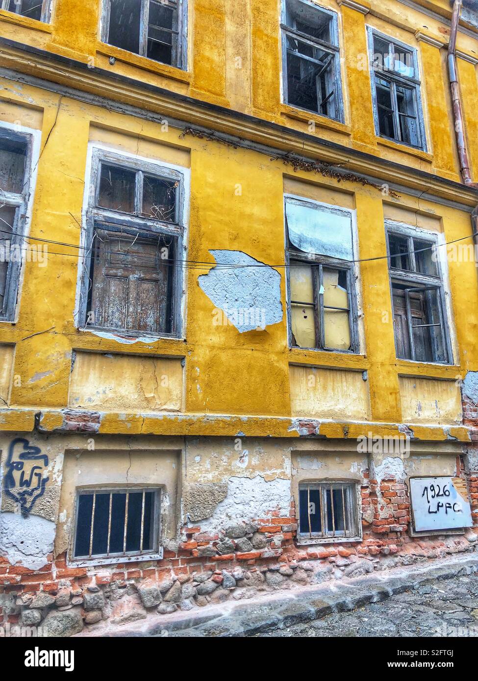 Old Run Down Building High Resolution Stock Photography and Images - Alamy