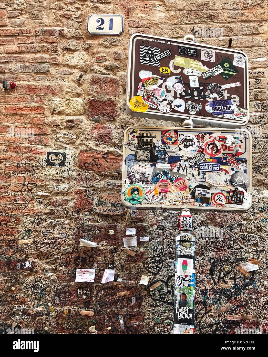 Road sign in Verona, Italy Stock Photo - Alamy