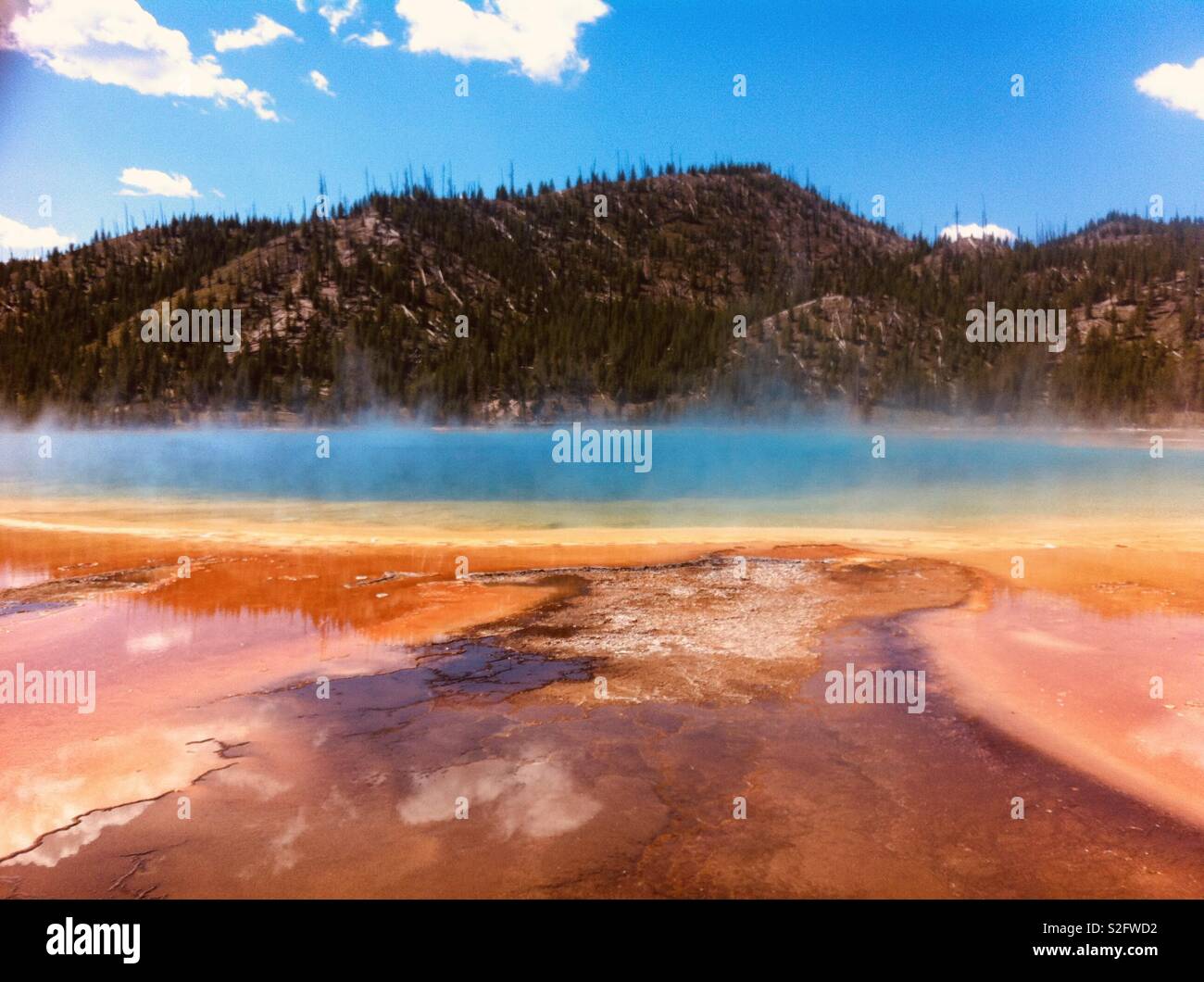 Emerald spring yellowstone hi-res stock photography and images - Alamy