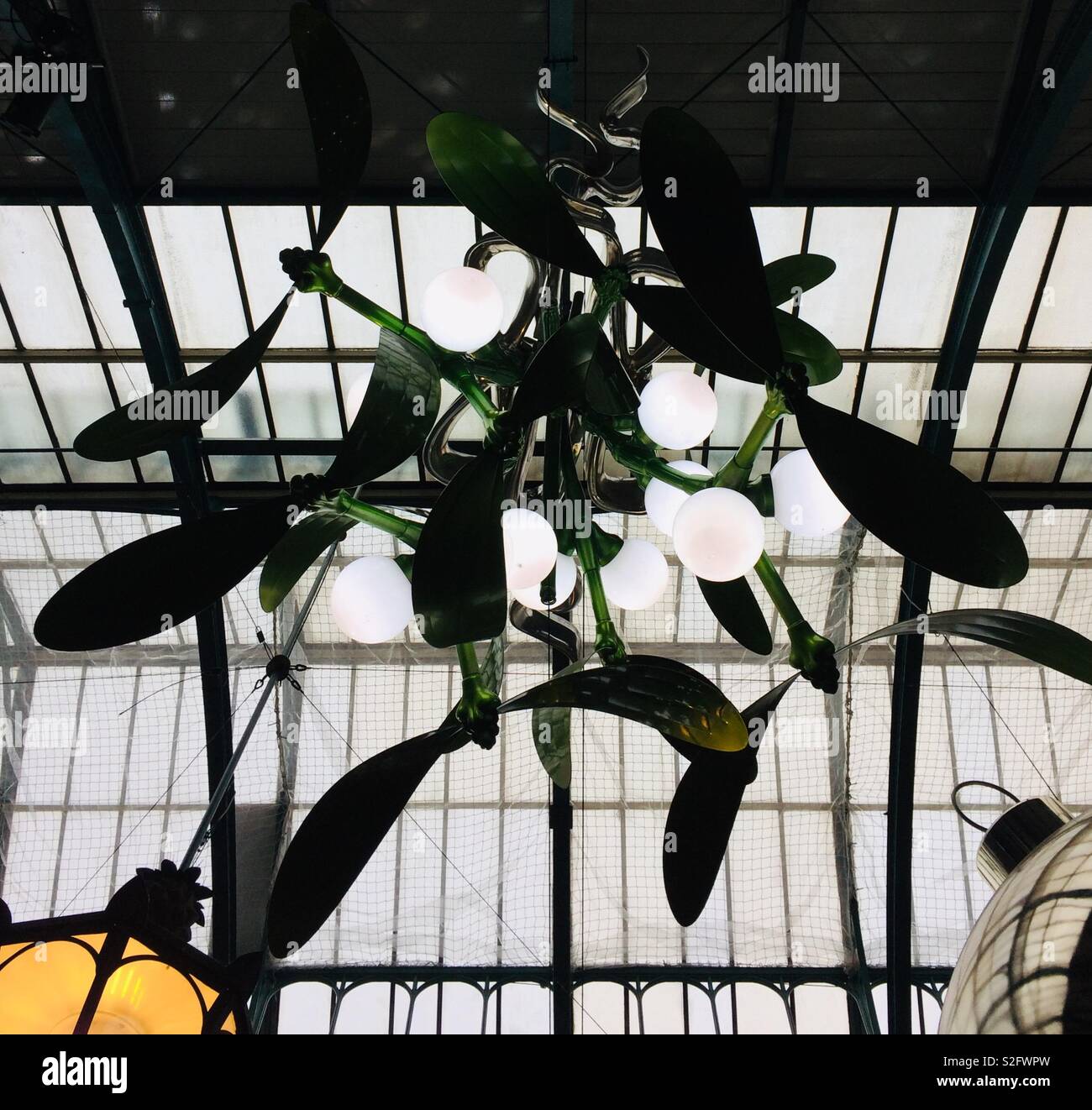 Mistletoe decoration hi-res stock photography and images - Alamy