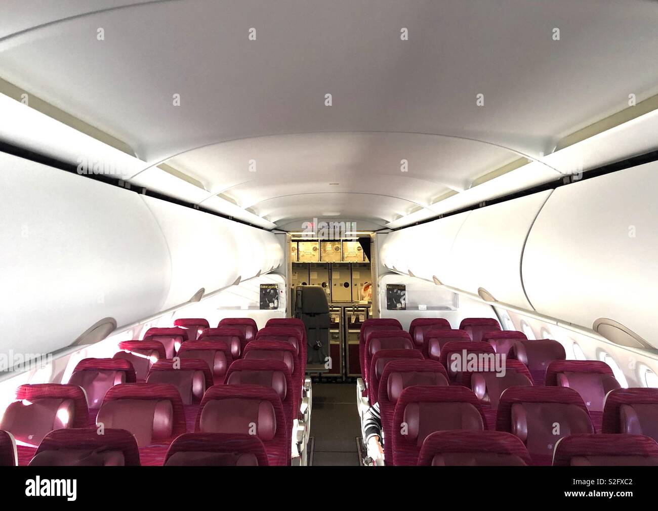 Empty airplane cabin hi-res stock photography and images - Alamy