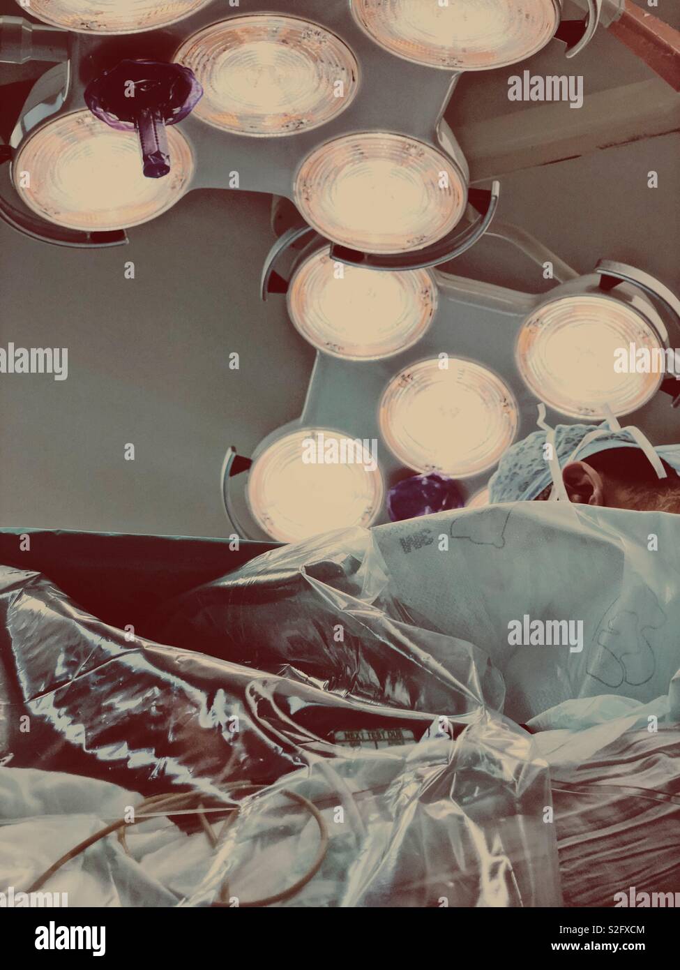 Operating room lights hi-res stock photography and images - Alamy