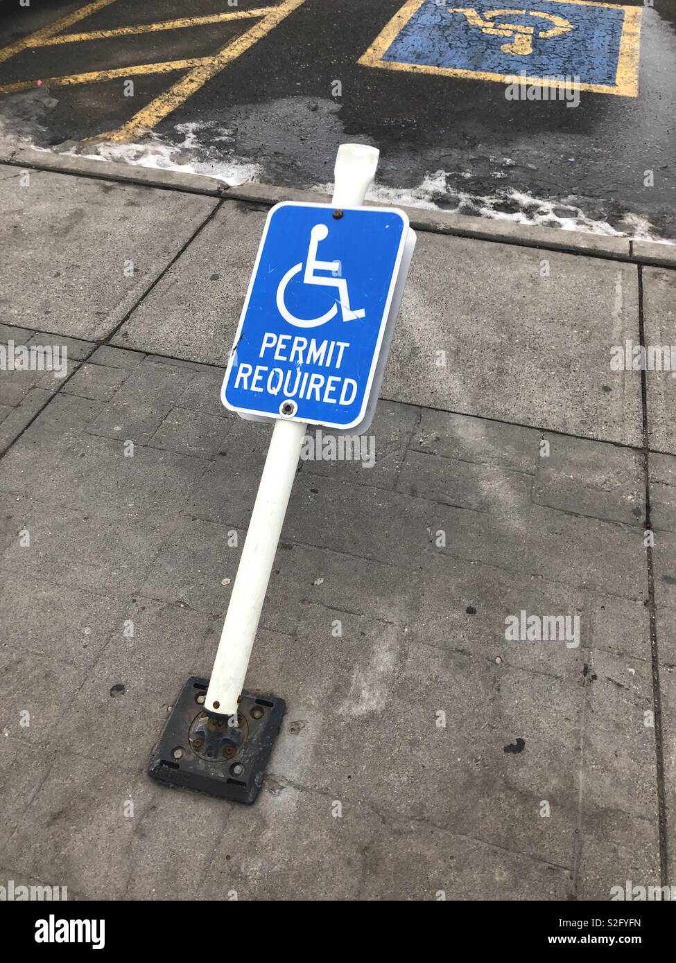 Blue handicap sign hi-res stock photography and images - Alamy