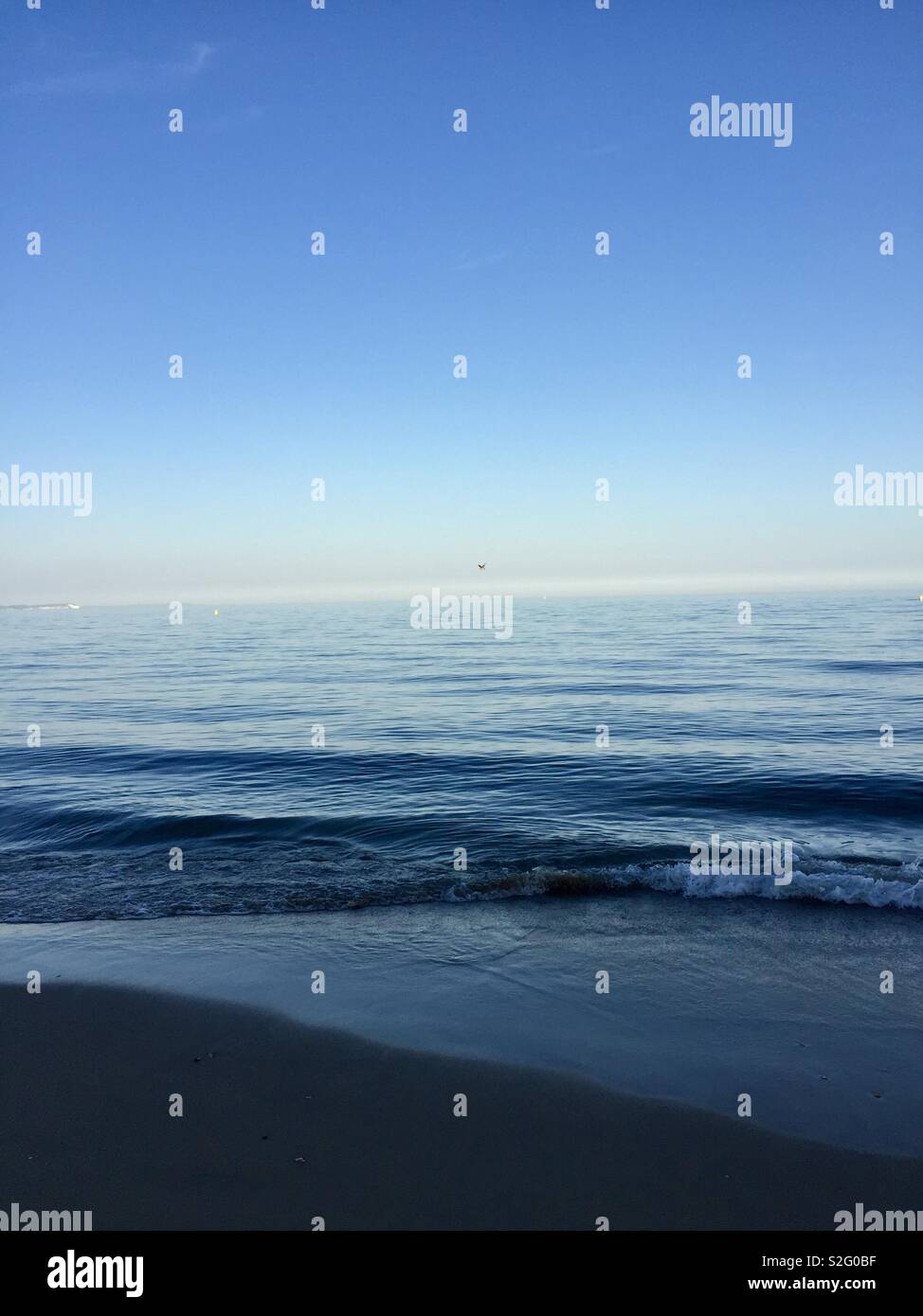 The endless sea waves hi-res stock photography and images - Alamy