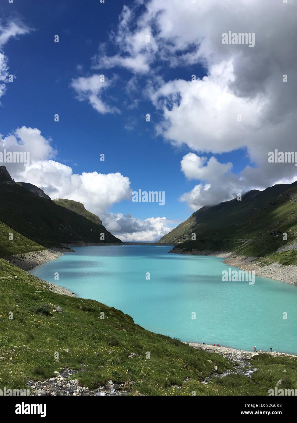 Azure mountain lake hi-res stock photography and images - Alamy