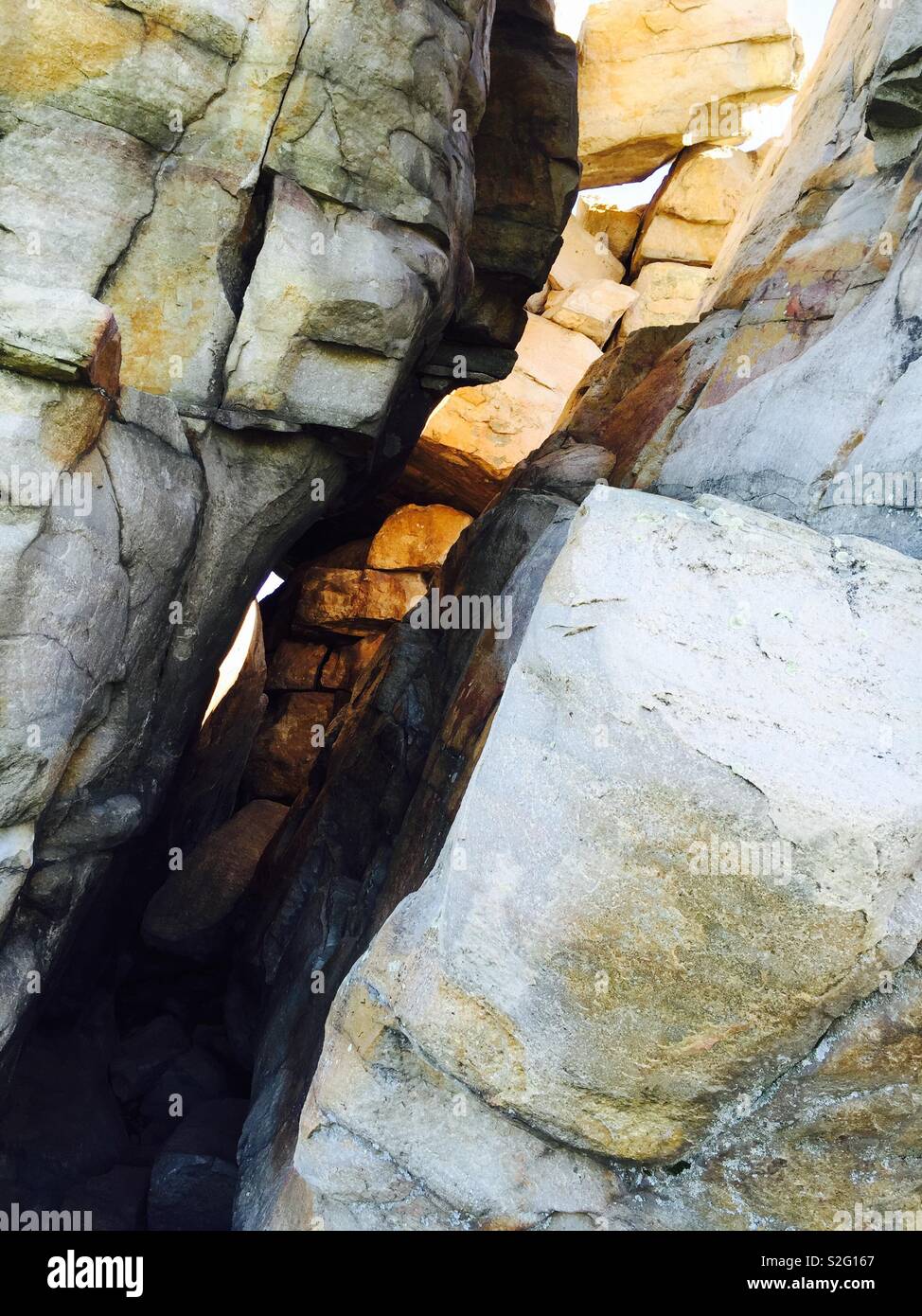Crag cave hi-res stock photography and images - Alamy