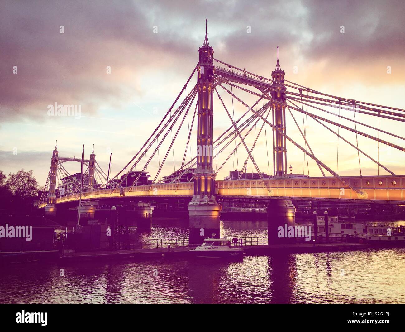 Chelsea Bridge, London Stock Photo - Alamy