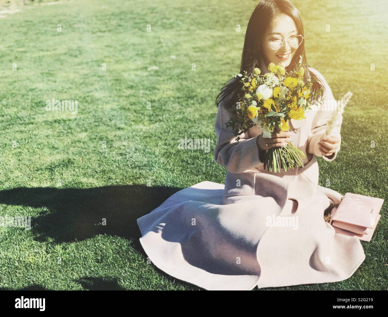 Flowers in girls hands hi-res stock photography and images - Alamy