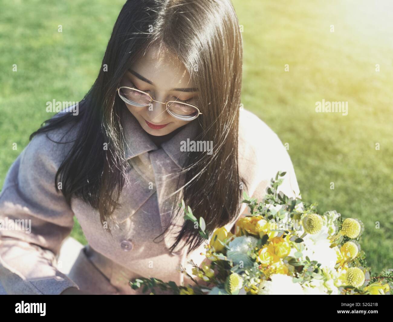 Flowers in girls hands hi-res stock photography and images - Alamy