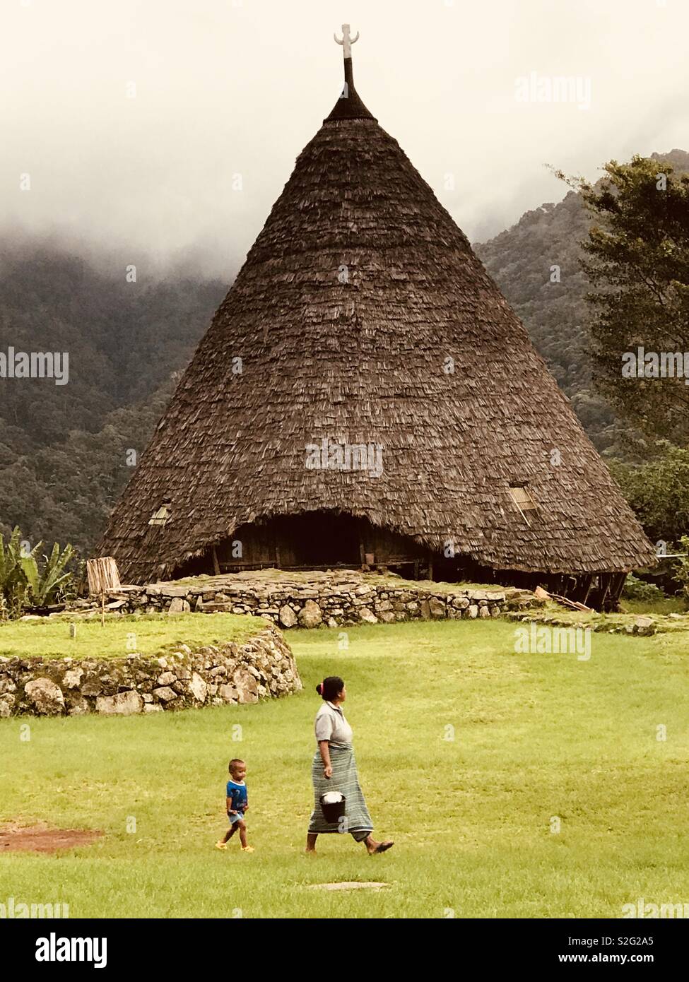 Wae rebo flores hi-res stock photography and images - Alamy