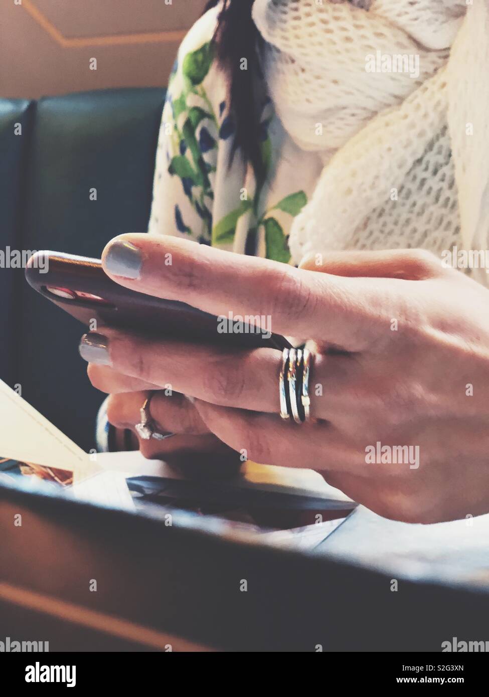 Woman scrolling hi-res stock photography and images - Alamy