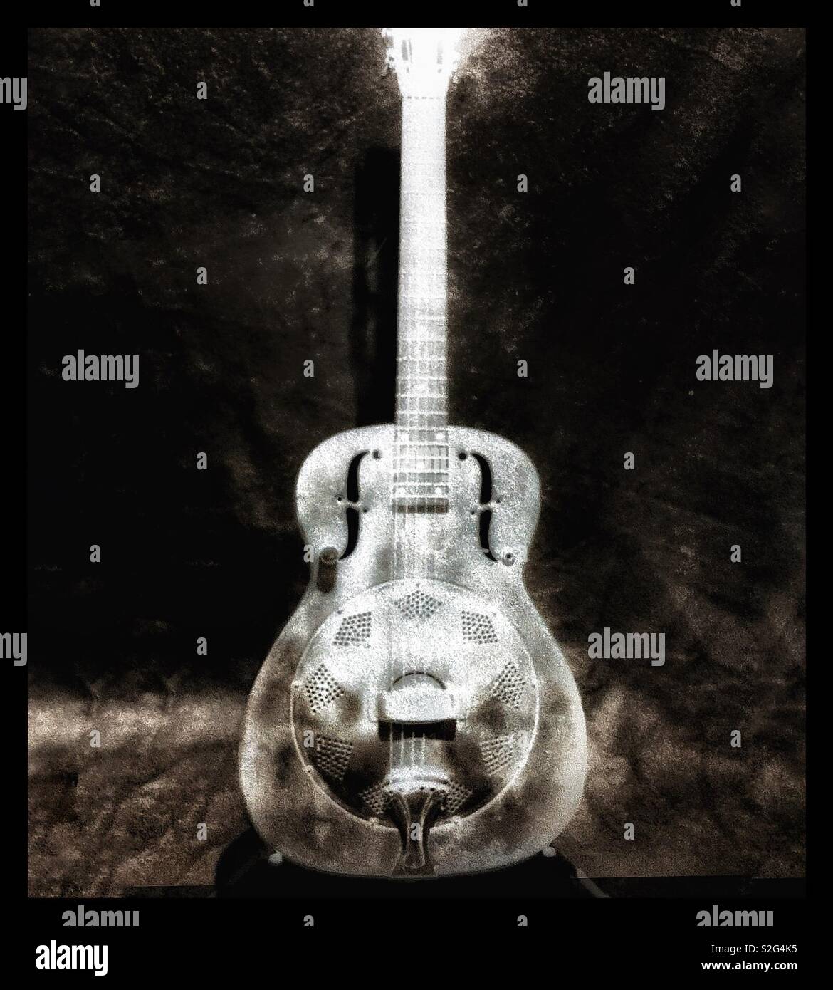 Steel guitar hi-res stock photography and images - Alamy