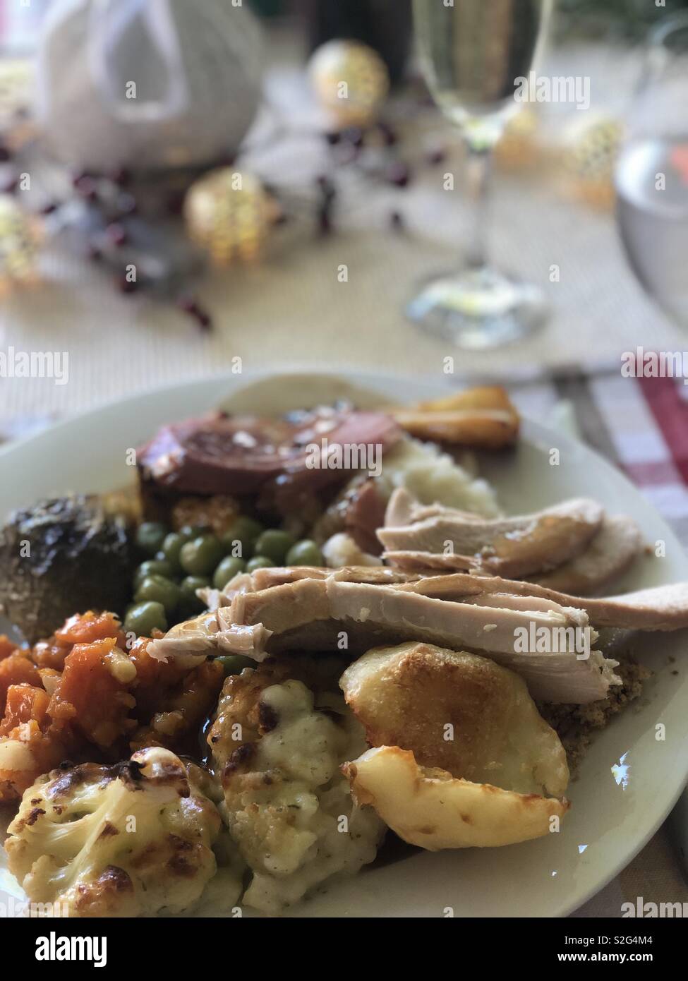 Traditional christmas dinner turkey ham hi-res stock photography and ...