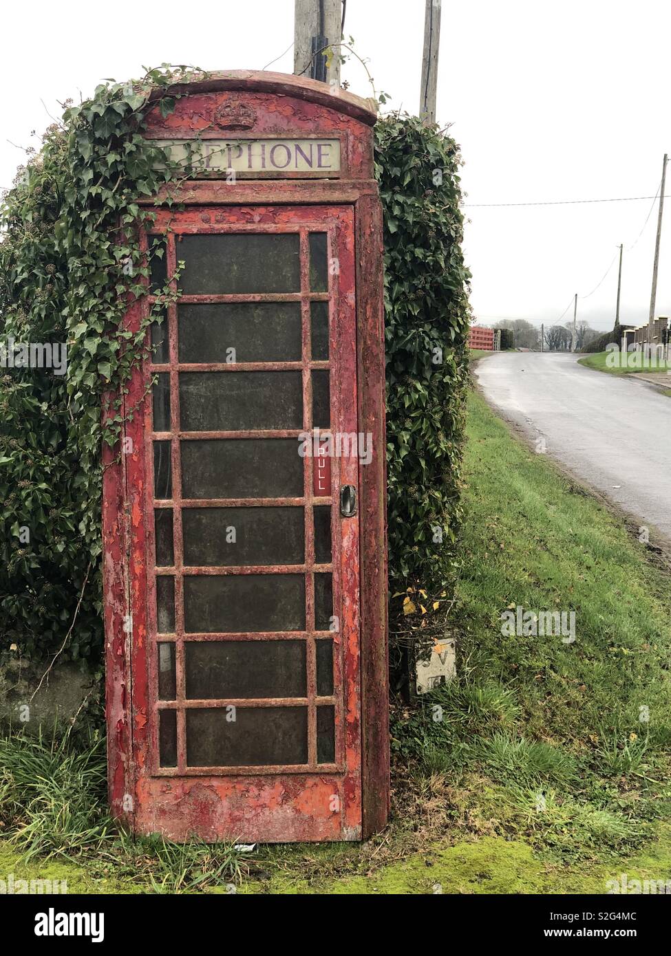Public telephone box northern ireland hi-res stock photography and ...