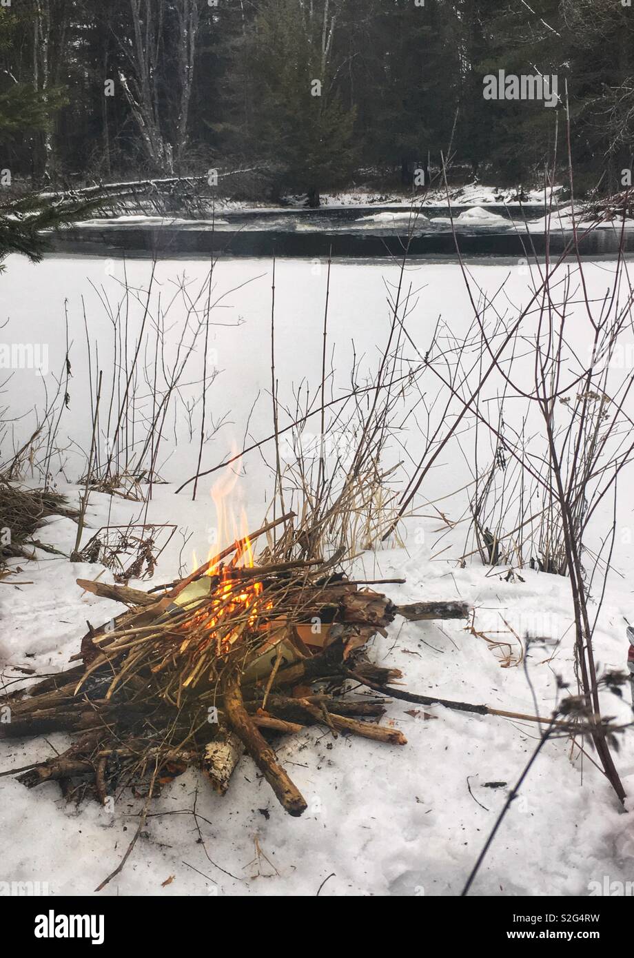 Campfire snow hi-res stock photography and images - Alamy