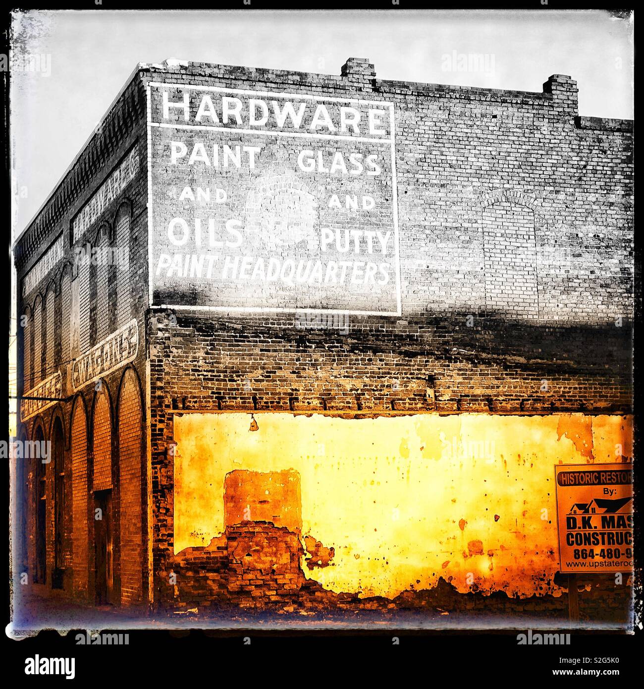 Hand painted sign hi-res stock photography and images - Alamy