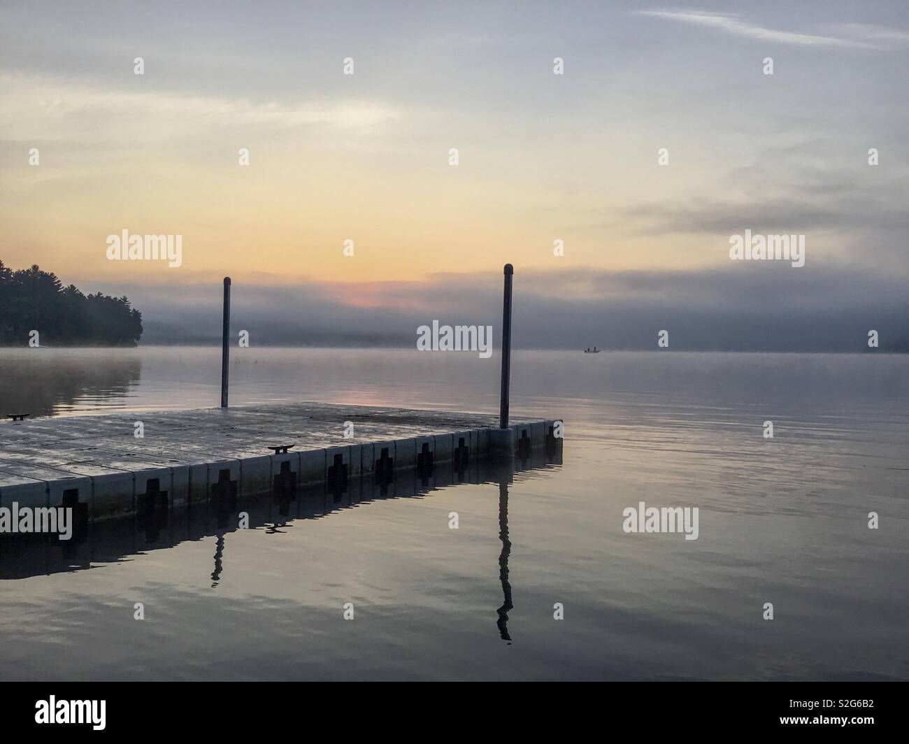 Empty dock hi-res stock photography and images - Alamy
