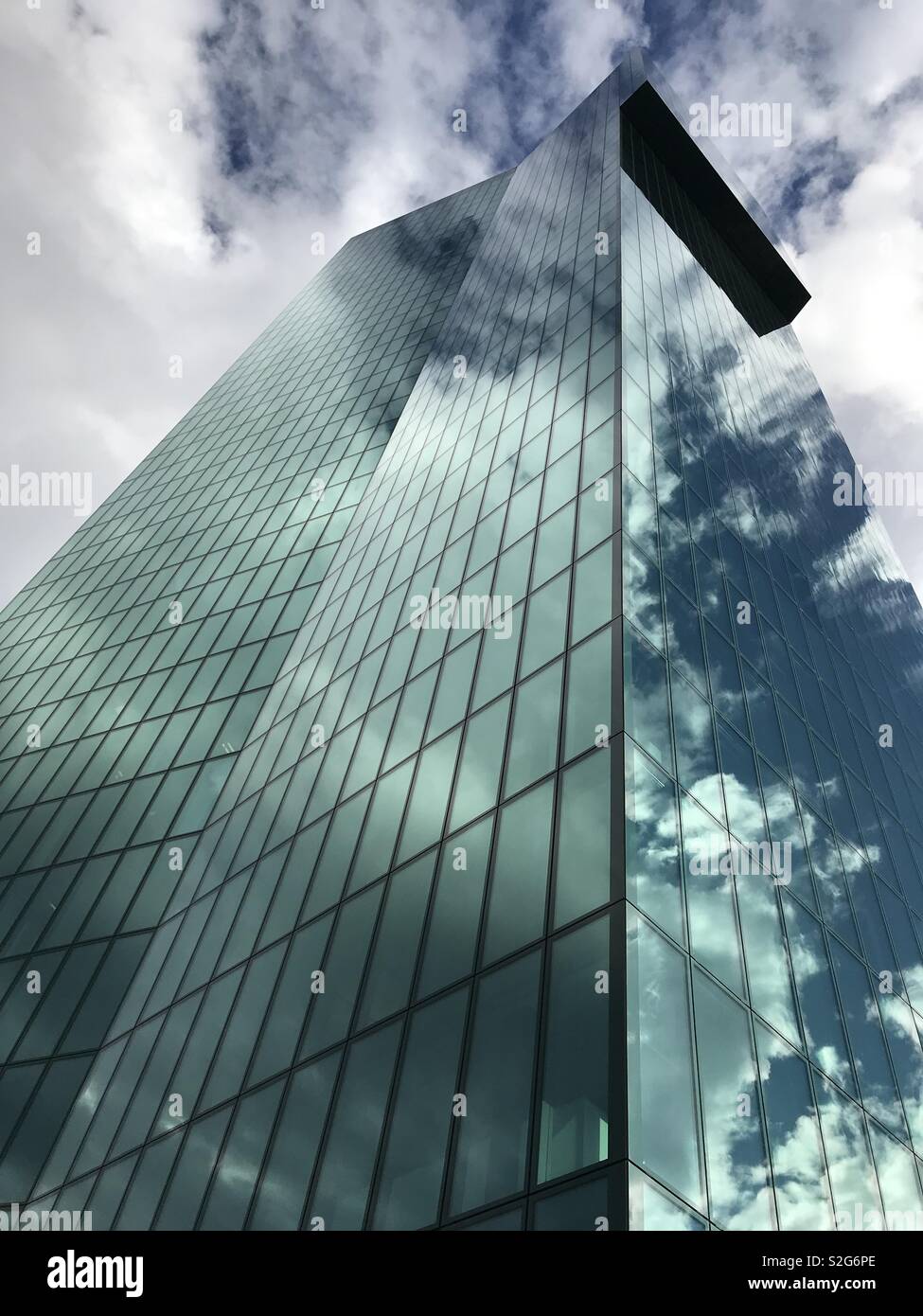 Reflecting glass hi-res stock photography and images - Alamy