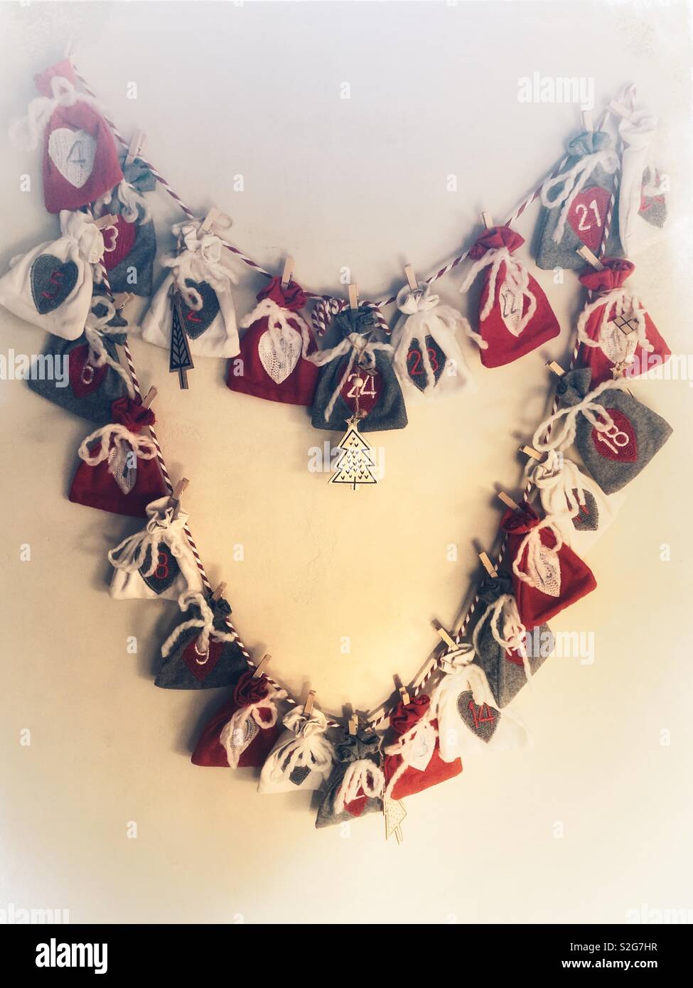 Christmas advent calendar children hi-res stock photography and images ...