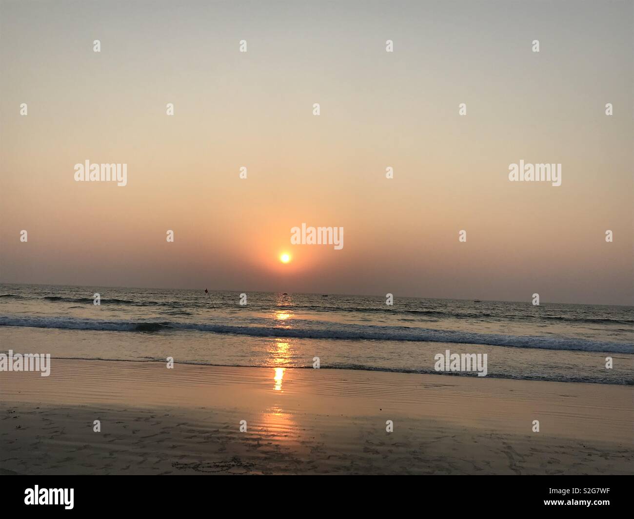 Sun and sea hi-res stock photography and images - Alamy