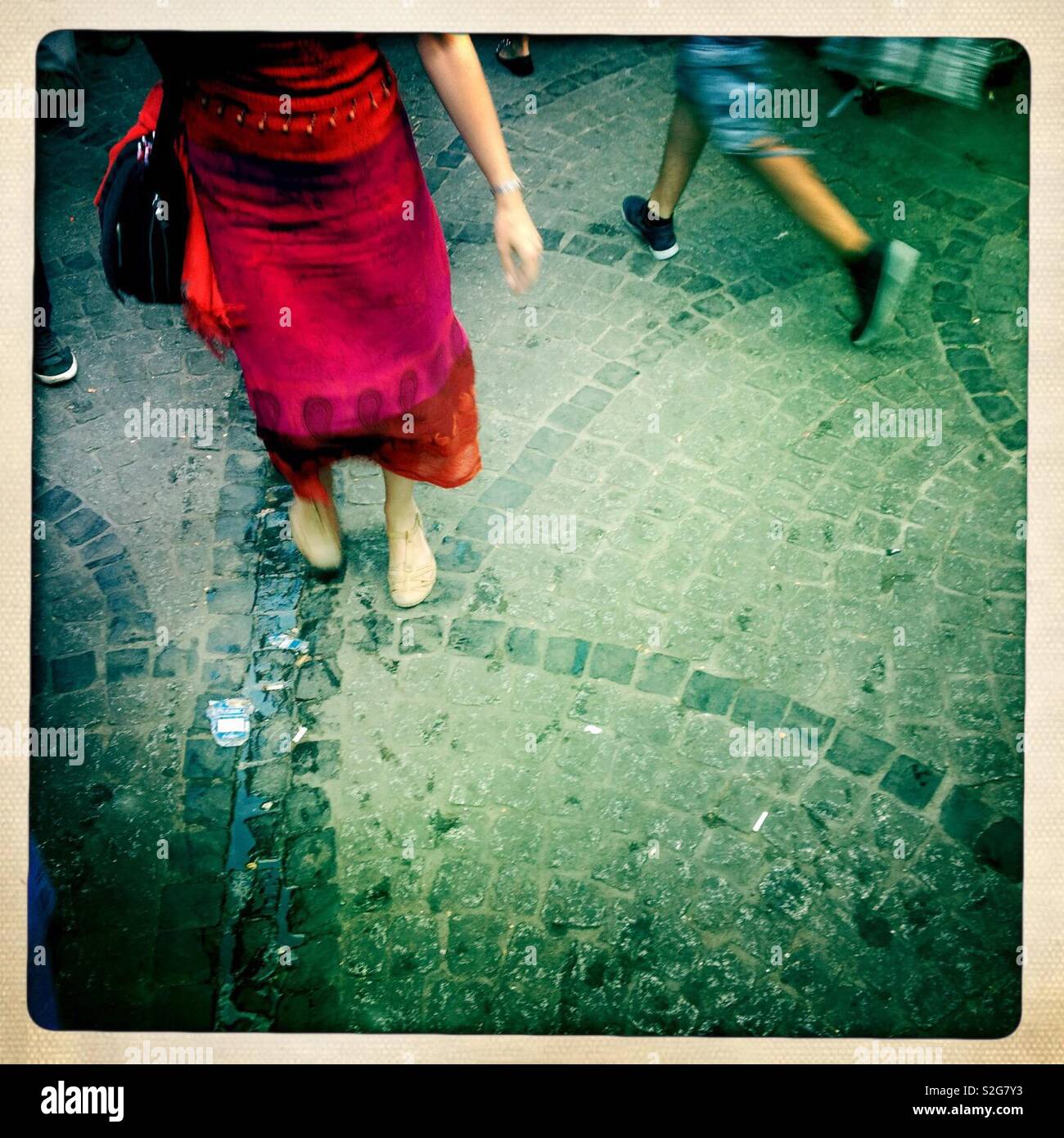 Lost woman in a big city hi-res stock photography and images - Alamy