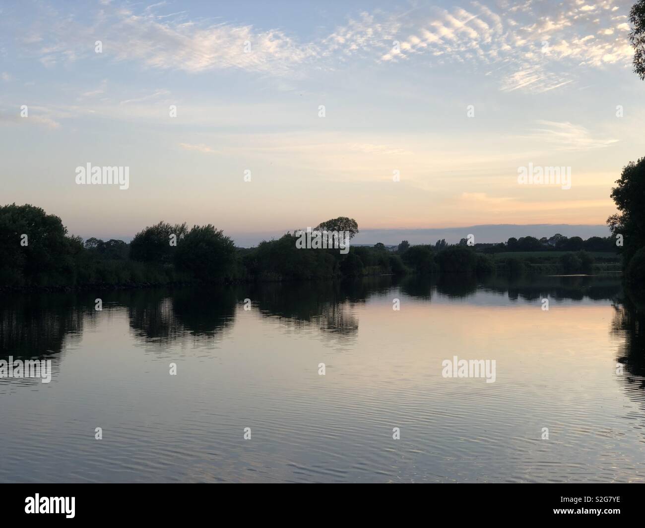 Riverside sunset hi-res stock photography and images - Alamy