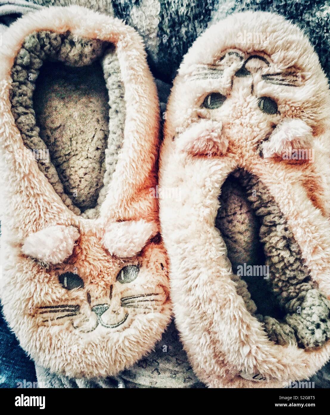 Soft and cute fluffy faux fur smiling pink kitty slippers hi-res stock ...