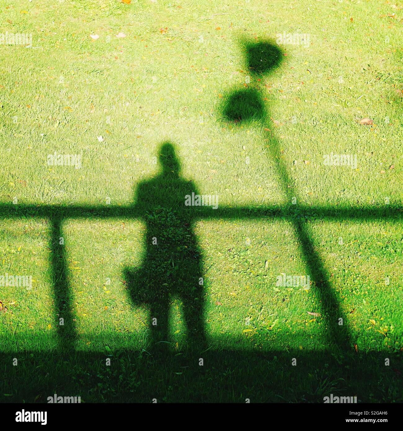Man shadow grass hi-res stock photography and images - Alamy