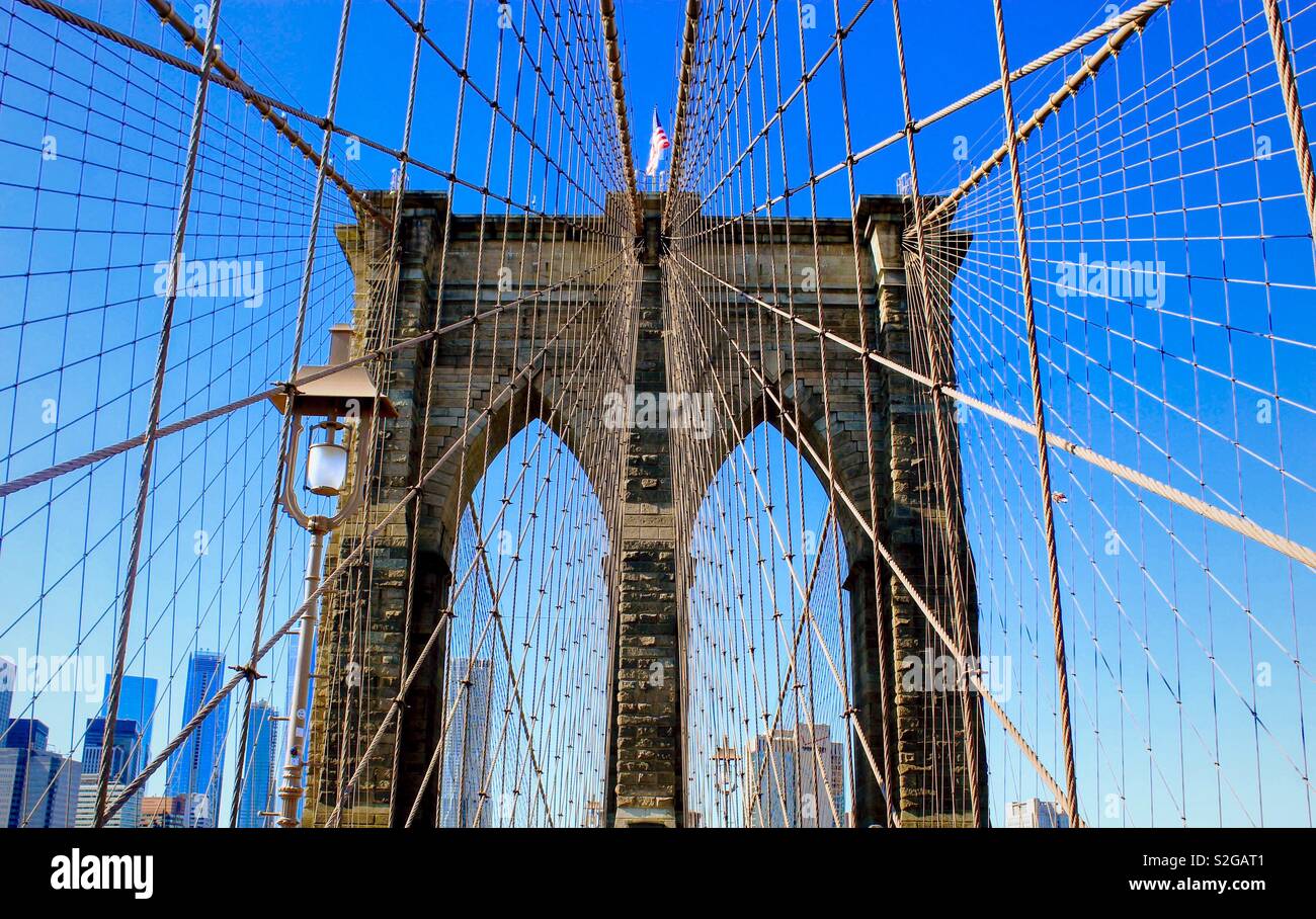 Bridge symmetry hi-res stock photography and images - Alamy