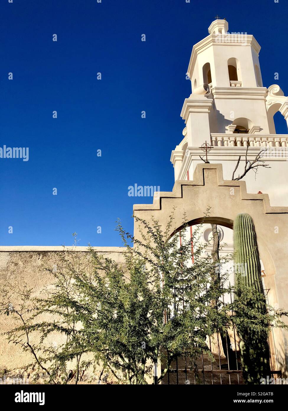 Strong angles hi-res stock photography and images - Alamy