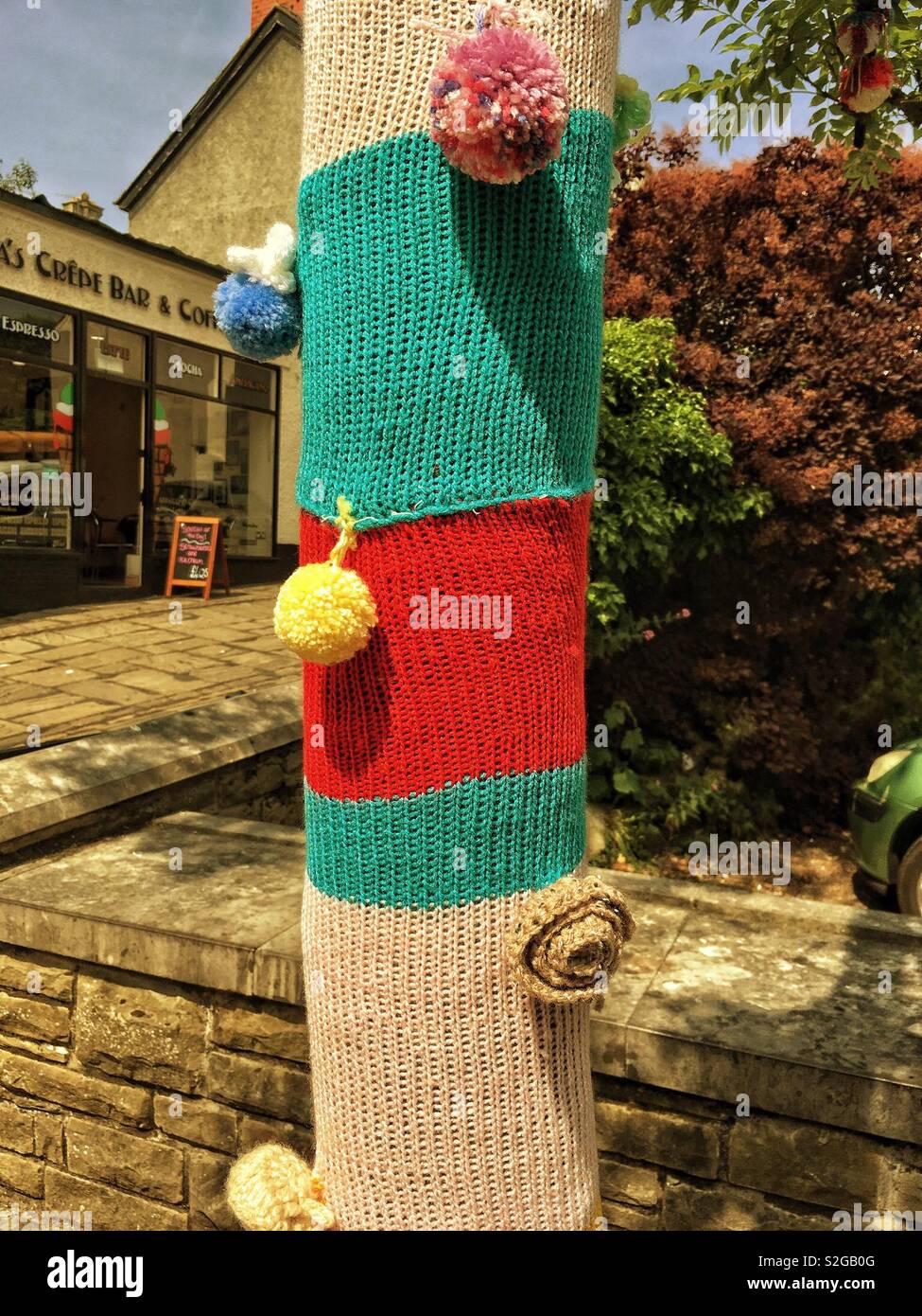 Tree knitting hi-res stock photography and images - Alamy