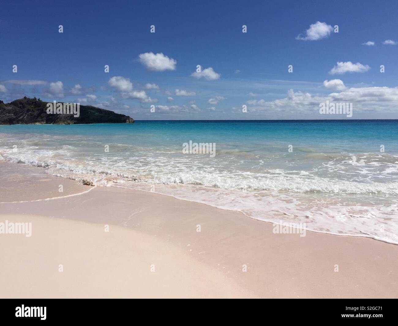 Pink sand beach bermuda hi-res stock photography and images - Alamy