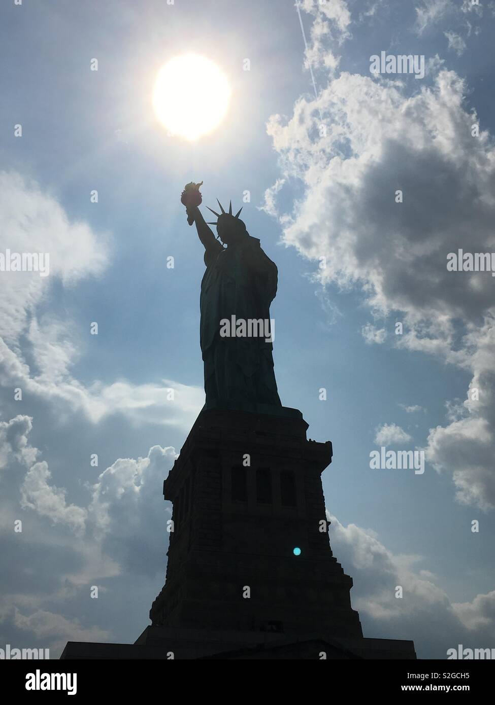 Statue with the sun hi-res stock photography and images - Alamy